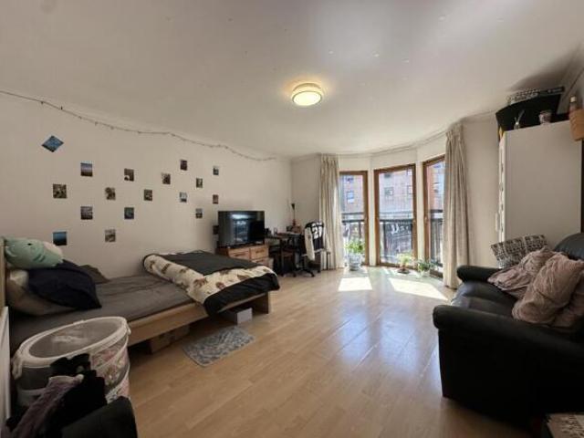 3 bedroom flat for rent in Kelvinhaugh Street, Yorkhill, Glasgow, G3