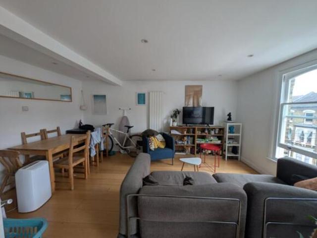 3 bedroom flat for rent in Kellett Road London SW2
