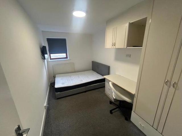 3 bedroom flat for rent in Kelso Heights, University, Leeds, LS3