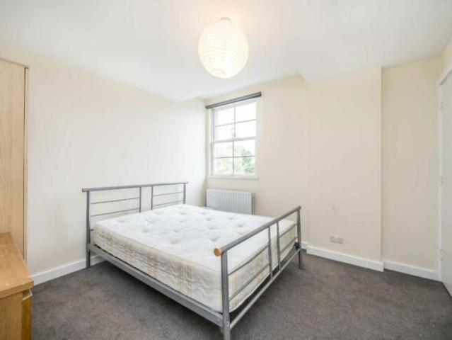 3 bedroom flat for rent in Kepler Road, Clapham, SW4