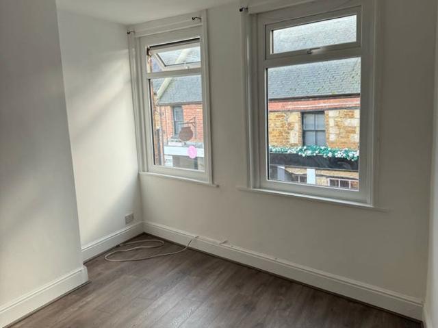 3 Bedroom flat for rent in Kettering area