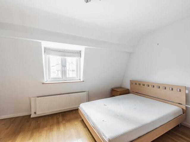 3 bedroom flat for rent in King Street, Hammersmith, London, W6