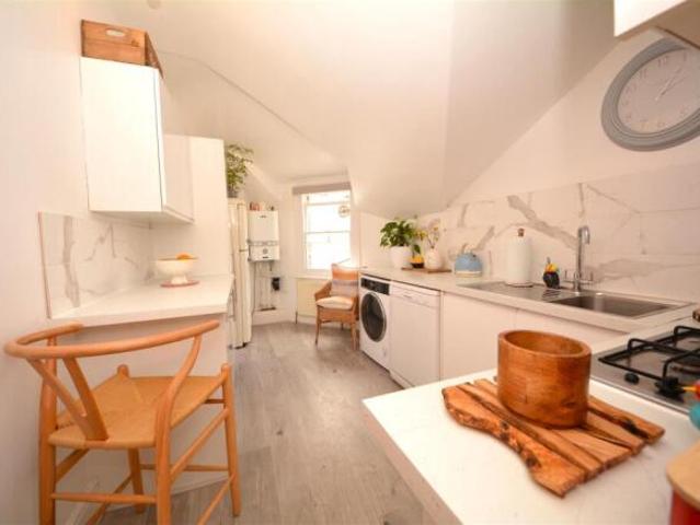 3 bedroom flat for rent in Kings Avenue, Muswell Hill, N10