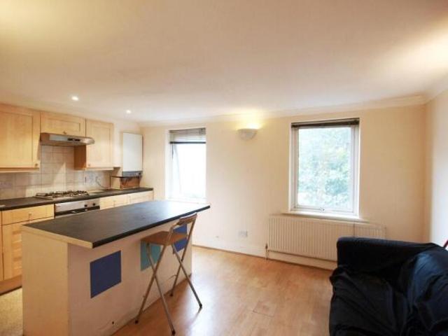 3 bedroom flat for rent in King's Cross Road, London, WC1X