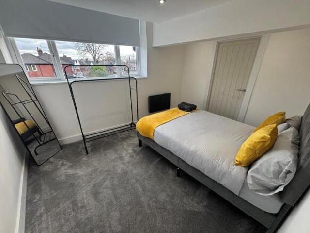 3 bedroom flat for rent in Kings Road M16, M32