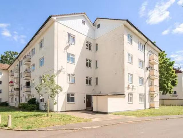 3 bedroom flat for rent in Kingsnympton Park, Kingston Upon Th.