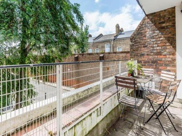 3 bedroom flat for rent in Kingsdown road, Archway N19