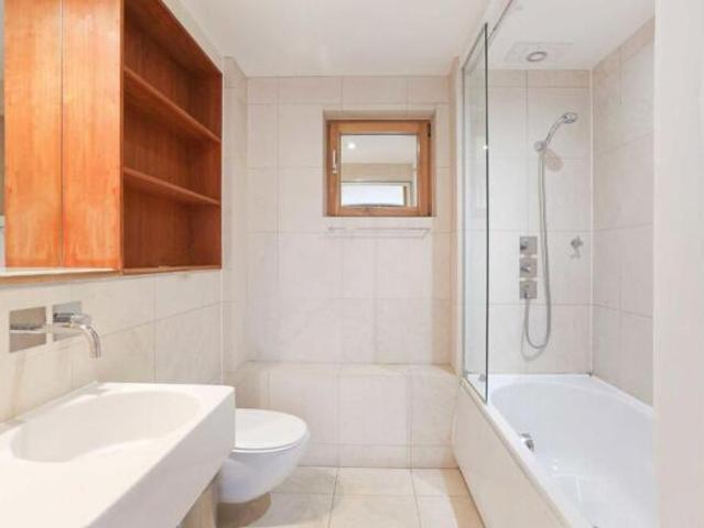 3 bedroom flat for rent in, Kingsland Road, E8