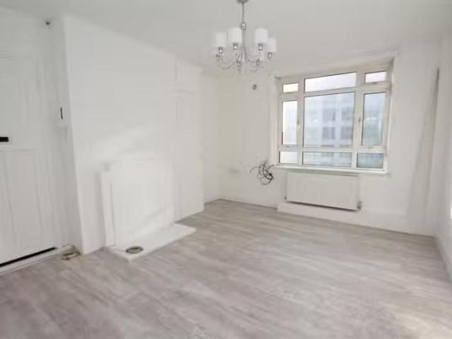 3 bedroom flat for rent in Kingswood Street, BRIGHTON, BN2