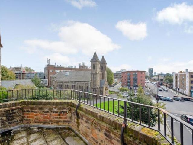 3 bedroom flat for rent in Kilburn Lane, London, W10
