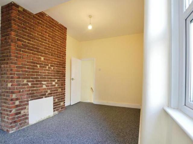 3 bedroom flat for rent in Kildare Road, London, E16