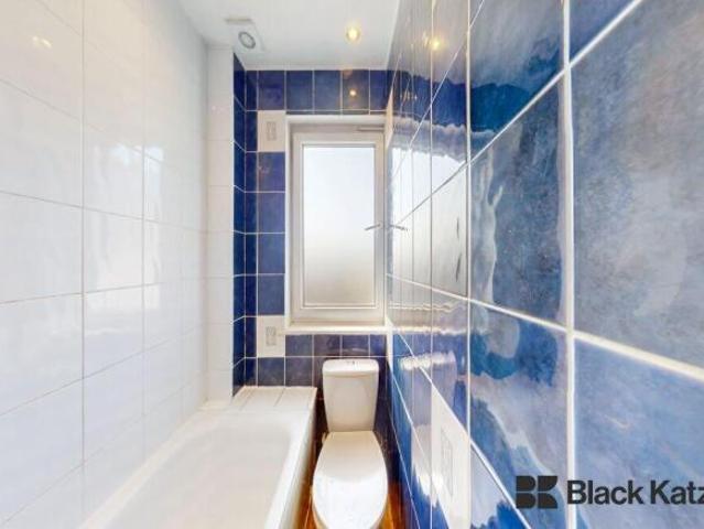 3 bedroom flat for rent in Kipling Street. London Bridge SE1