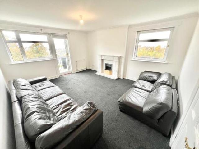 3 bedroom flat for rent in Kirkriggs Avenue, Rutherglen, G73 4LY, G73
