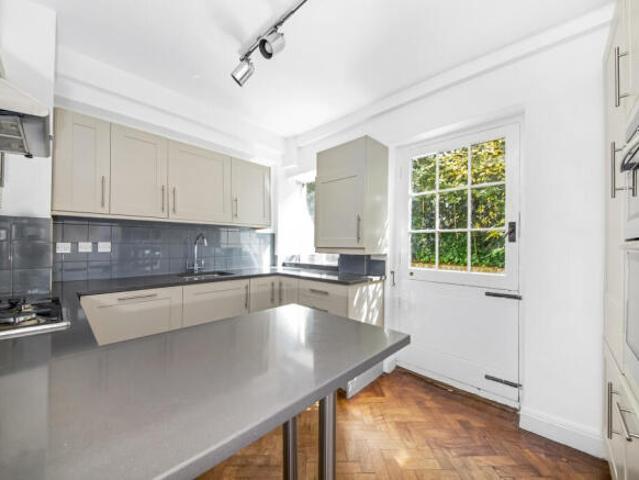 3 bedroom flat for rent in Knighton House, 102 Manor Way, London, SE3