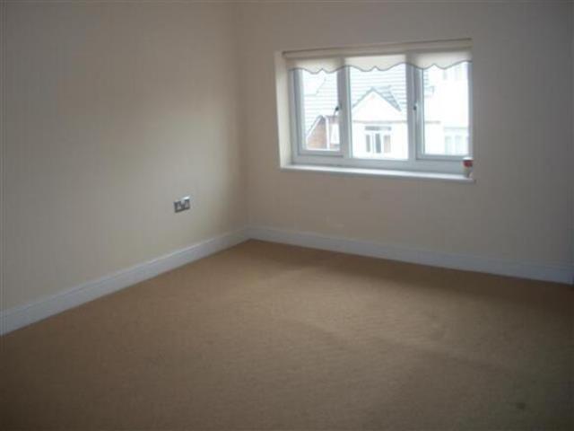 3 bedroom flat for rent in Knightsbridge Court, Liverpool, L14