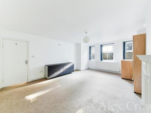 3 bedroom flat for rent in Kyverdale Road, Stoke Newington, N16