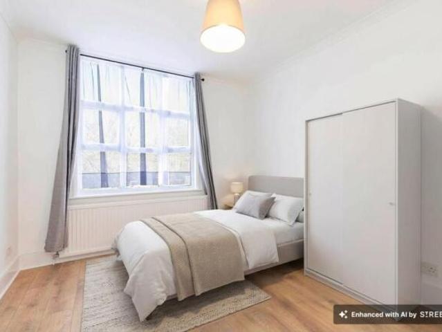 3 bedroom flat for rent in Lancaster Road, London, NW10