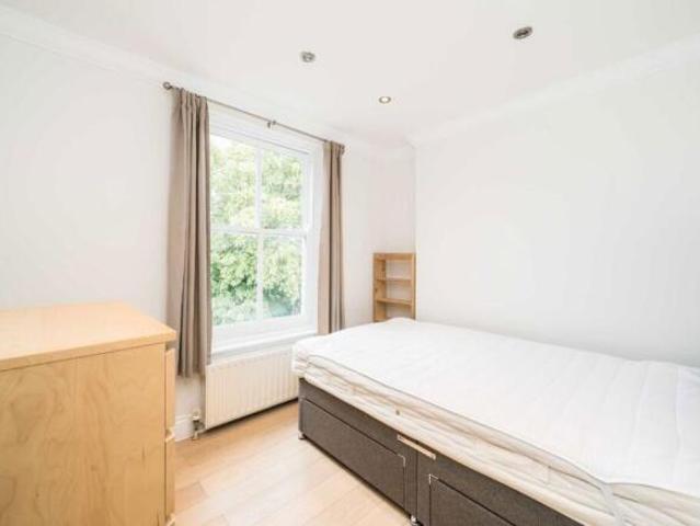 3 bedroom flat for rent in Landor Road, Stockwell, SW9