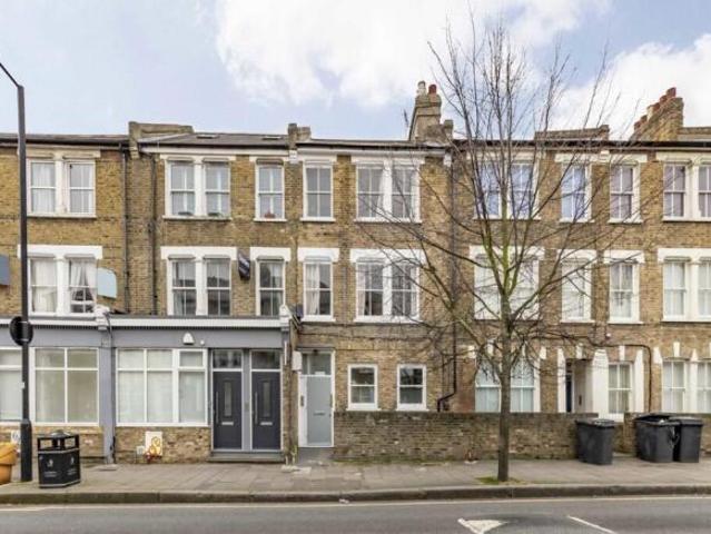 3 bedroom flat for rent in Landor Road, Stockwell, SW9
