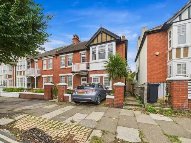 3 bedroom flat for rent in Langdale Gardens, Hove, BN3 4HH, BN3