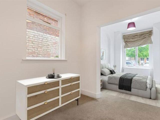 3 bedroom flat for rent in Langham Road, Teddington, TW11