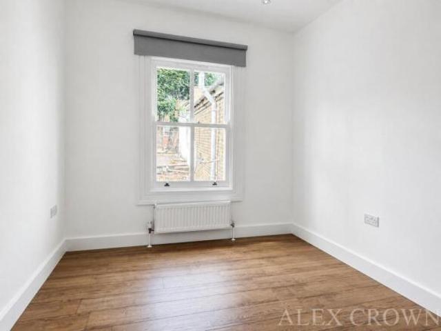 3 bedroom flat for rent in Lansdowne Drive, Dalston, E8