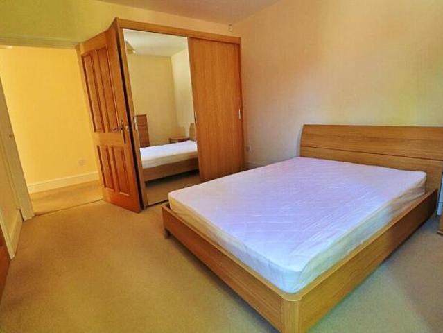 3 bedroom flat for rent in Lake Road East, Roath Park, Cardiff, CF23