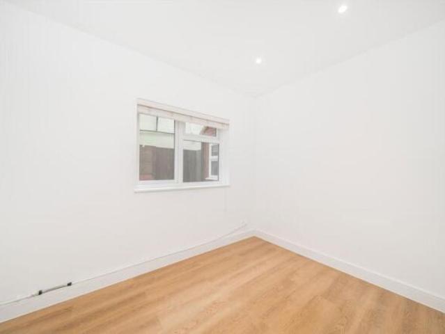 3 bedroom flat for rent in Larch Road, Willesden, NW2