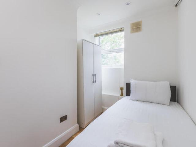3 bedroom flat for rent in Leopold Road, London, SW19