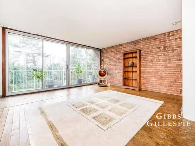 3 bedroom flat for rent in Leaf Close, Northwood, HA6