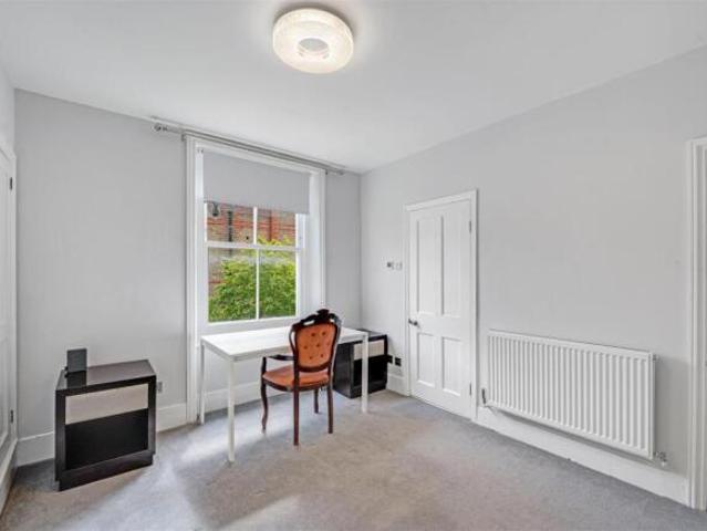 3 bedroom flat for rent in Lebanon Park Mansions, Richmond Road, Twickenham, TW1