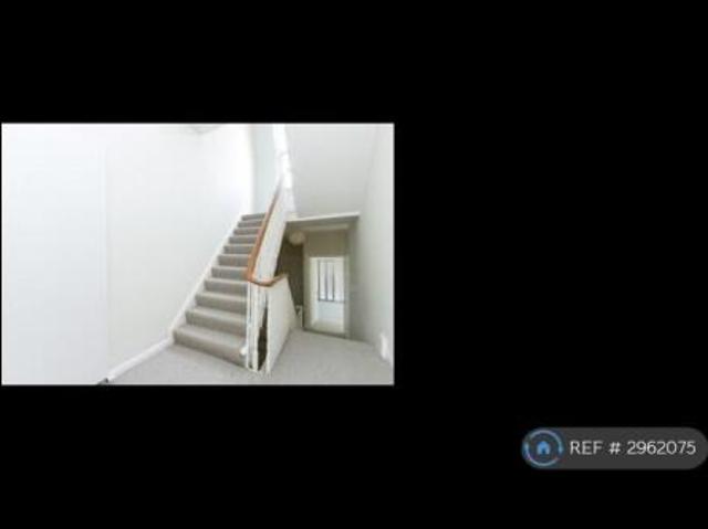 3 bedroom flat for rent in Lee, London, SE12