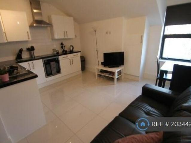 3 Bedroom Flat For Rent In Leed