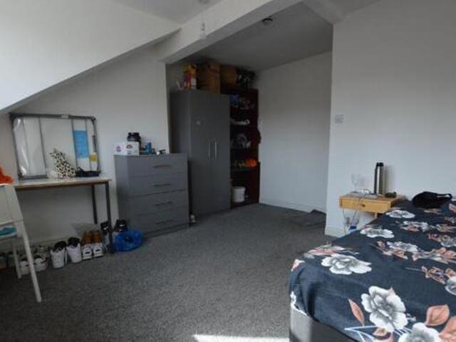 3 Bedroom Flat For Rent In Leeds, West Yorkshire