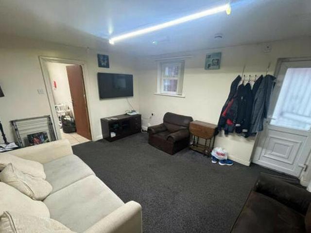 3 Bedroom Flat For Rent In Leeds, West Yorkshire