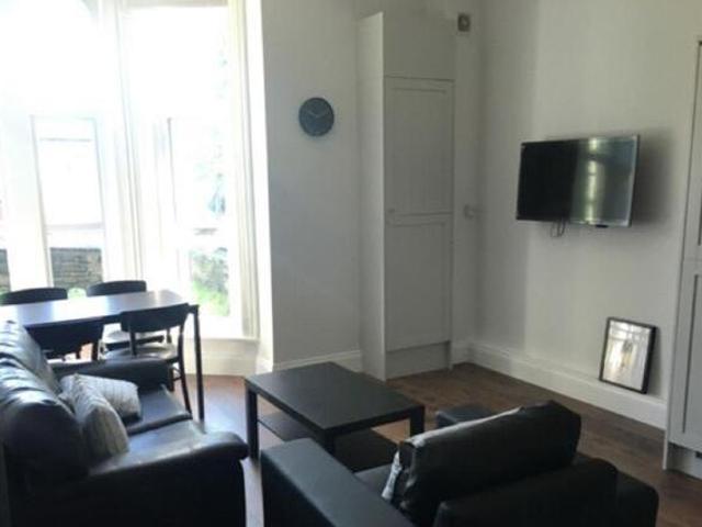 3 Bedroom Flat For Rent In Leeds, West Yorkshire