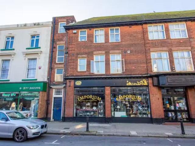 3 bedroom flat for rent in Leighdom House, High Street, Herne.
