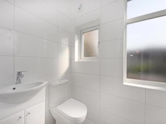 3 bedroom flat for rent in Lexden Road, W3