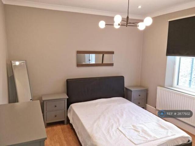 3 bedroom flat for rent in Leyton, London, E10