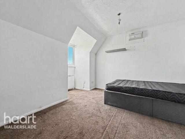 3 bedroom flat for rent in Leysdown Road, SHEERNESS, ME12