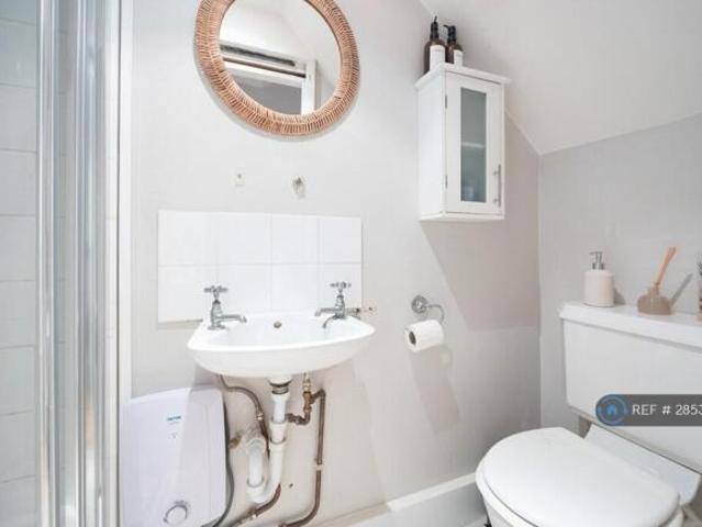 3 bedroom flat for rent in Lillie Road, London, SW6