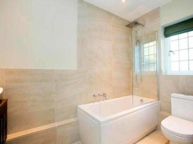 3 bedroom flat for rent in LITTLE GREEN, Richmond, TW9