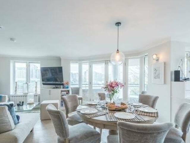 3 bedroom flat for rent in Lombard Road London SW11