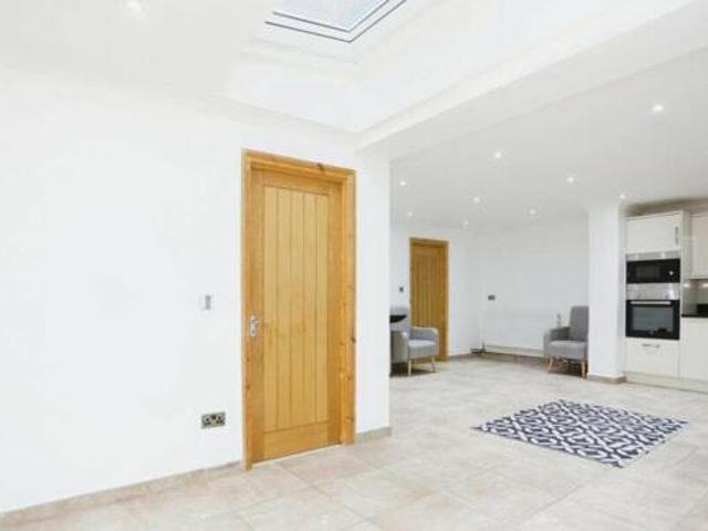 3 Bedroom Flat For Rent In London