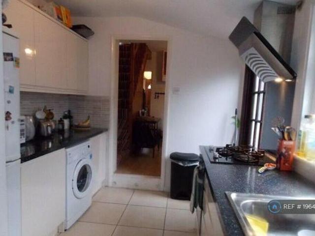 3 Bedroom Flat For Rent In London