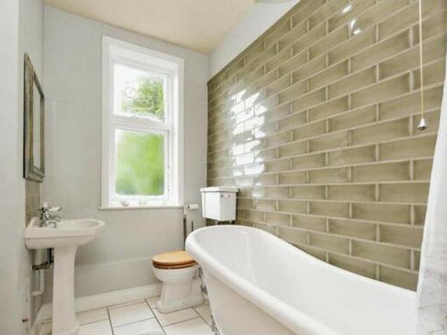 3 Bedroom Flat For Rent In London