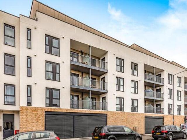 3 Bedroom Flat For Rent In London