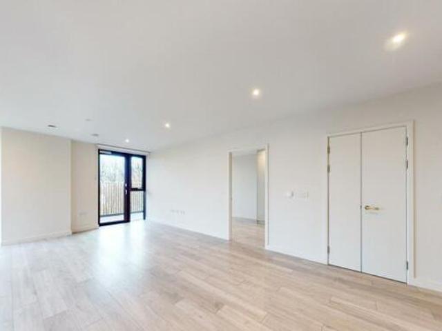 3 Bedroom Flat For Rent In London
