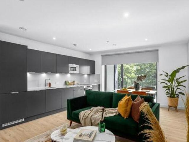 3 Bedroom Flat For Rent In London