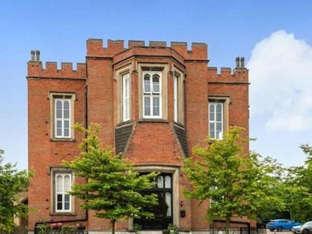 3 Bedroom Flat For Rent In London